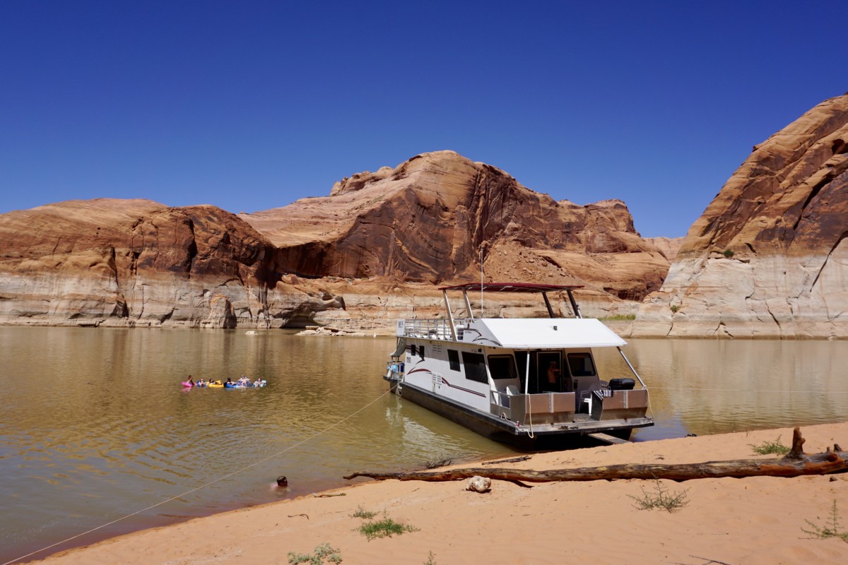 How To Plan A Lake Powell Houseboat Trip | Ultimate Guide - tworoamingsouls