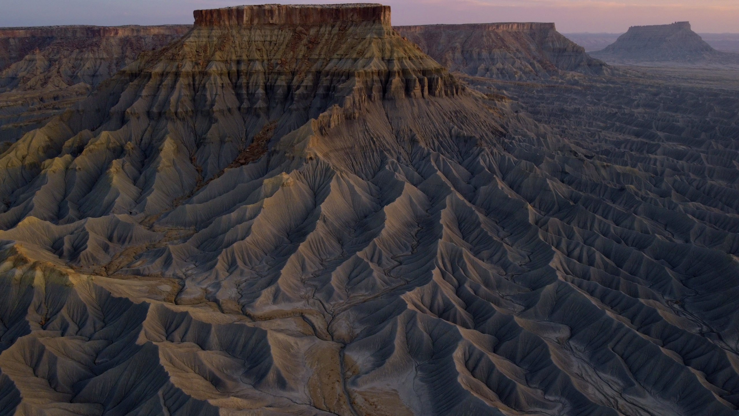 Hanksville Utah Guide (Best Hikes, Viewpoints & Hotels) - Two Roaming Souls